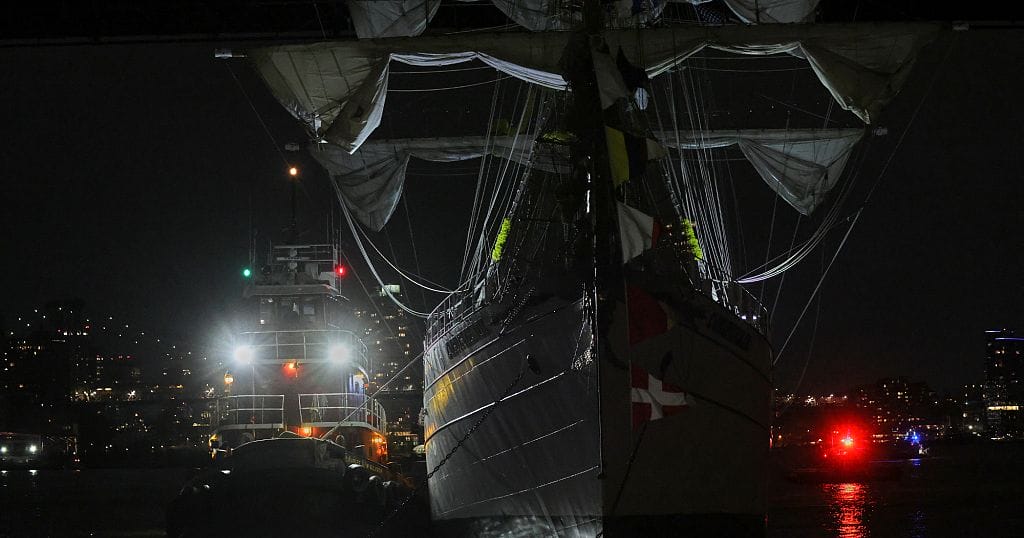 Mexican tall ship strikes Brooklyn Bridge, killing 2 crew members - The ...